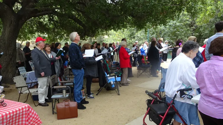 232 Southern Californians Enjoy a Sabbath in the Park | United Church ...