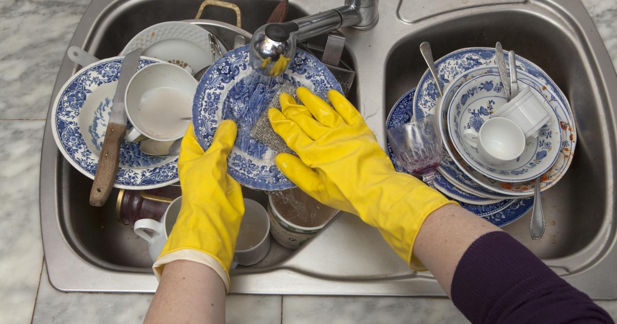 cleaning dish
