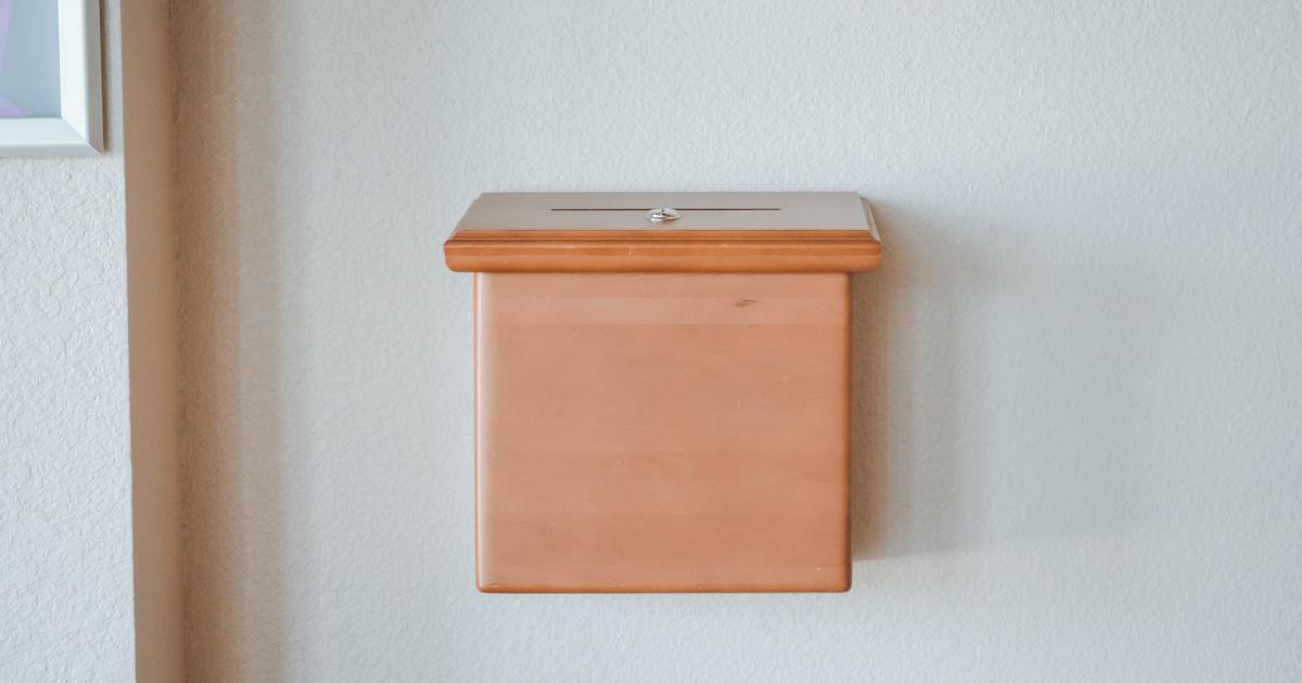 difference between tithing and giving